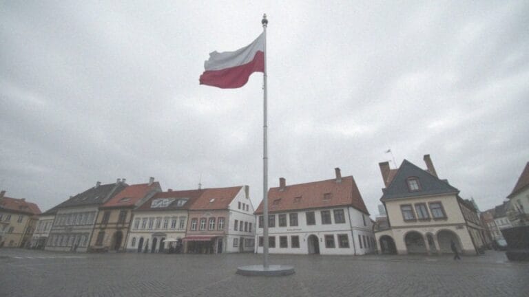 Jak wieszać flagi w odpowiedniej kolejności? Zasady i porady